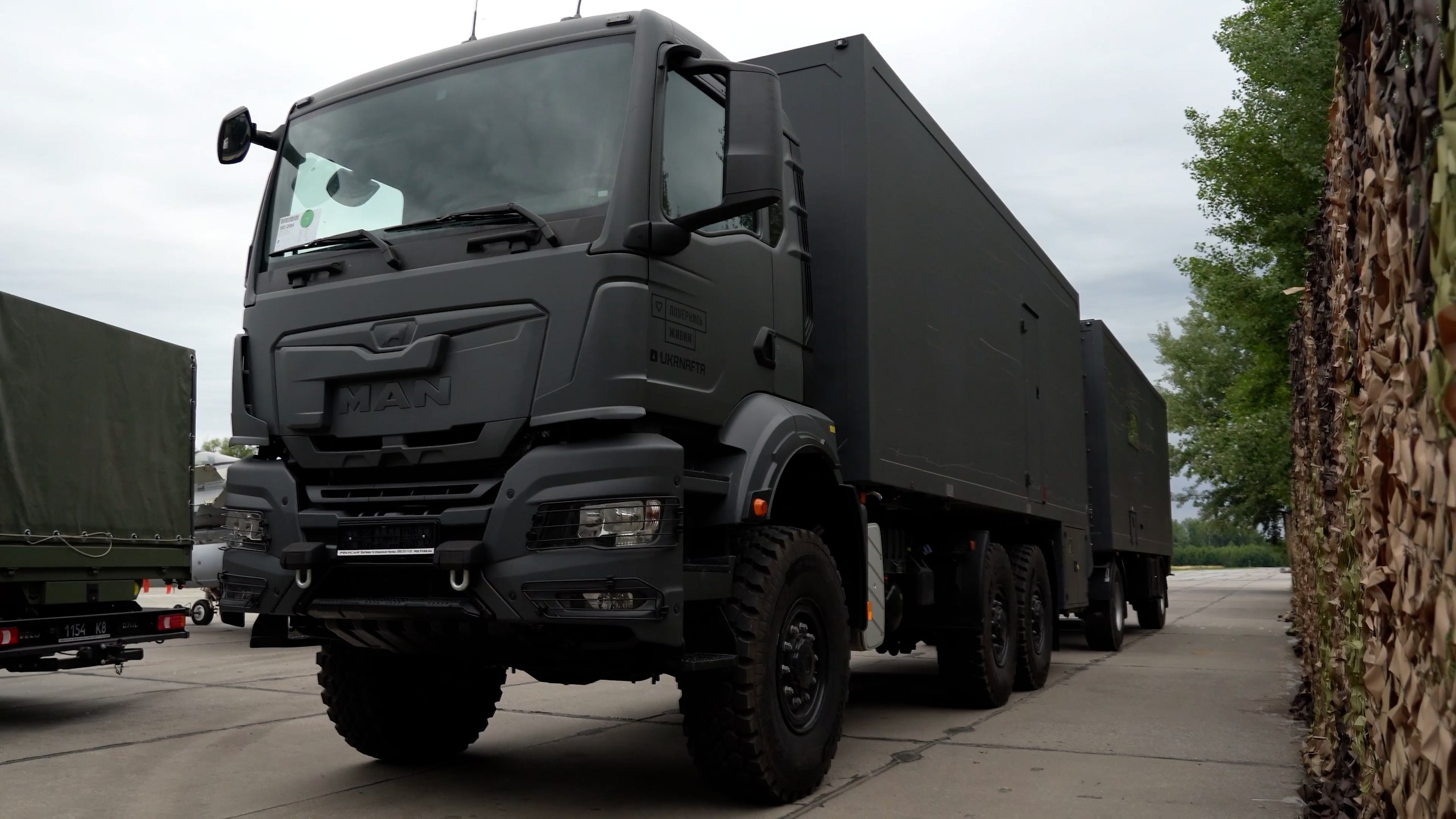 Україна отримала мобільні комплекси для обслуговування винищувачів F-16 | TrueUA